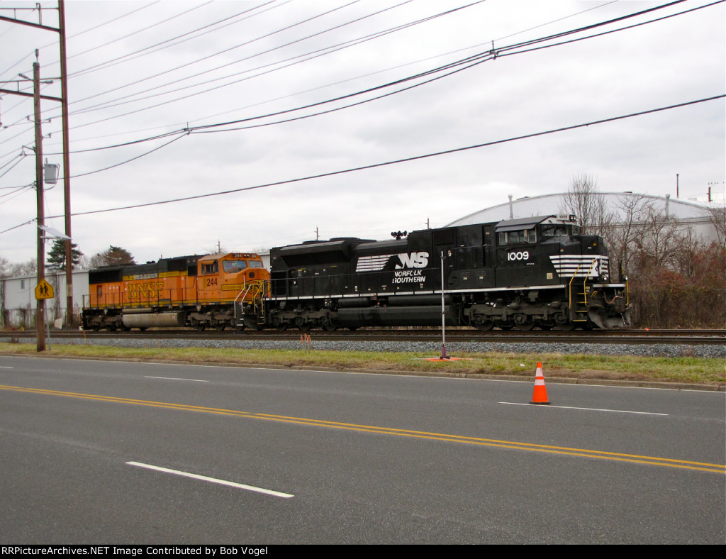 NS 1009 and BNSF 244